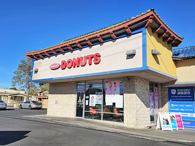 The unassuming facade of donut paradise – where Vegas locals have been getting their morning fix since 1973, no neon required.
