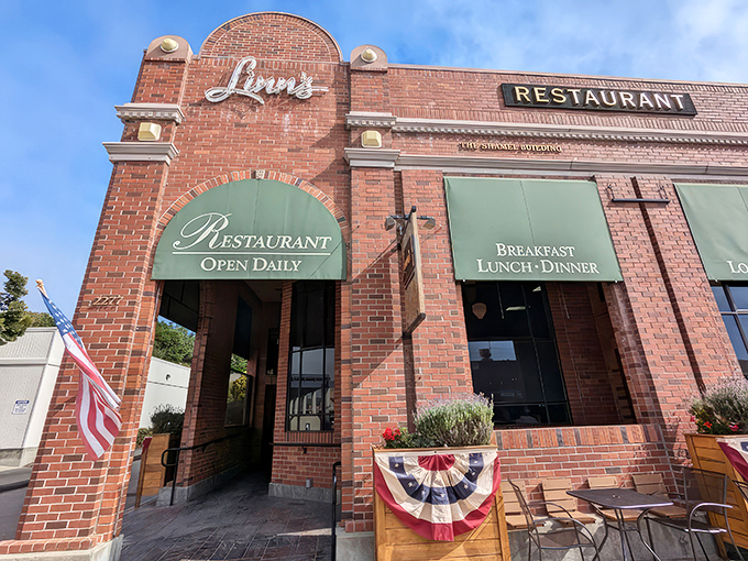 The brick fa&ccedil;ade of Linn's stands proudly in Cambria like a temple to comfort food, complete with patriotic bunting and promises of pastry perfection.