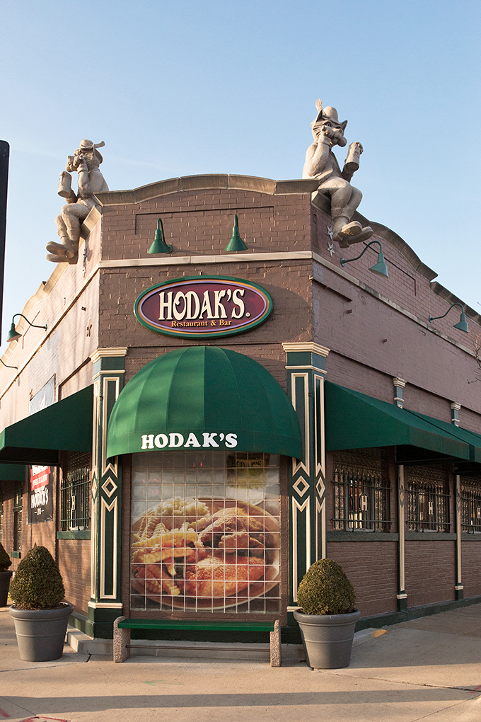 The iconic green awning of Hodak's stands proud on Gravois Avenue, like a beacon guiding hungry St. Louisans to fried chicken nirvana since 1962. 