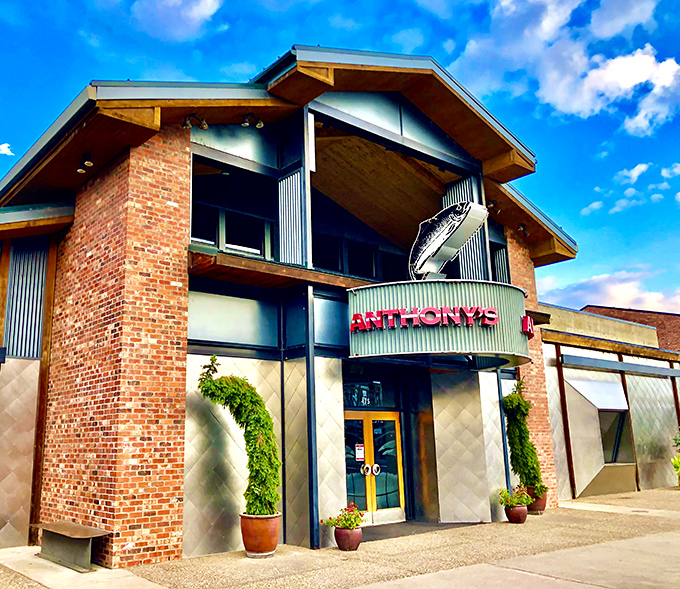 Where riverfront dining meets architectural brilliance. Anthony's combines brick, wood, and glass in a mountain-modern masterpiece that welcomes you with style.