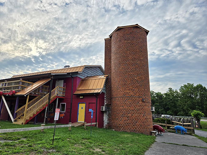 The architectural equivalent of a carnival barker's promise: "Step right up to the greatest steak show on earth!" Cuz's colorful exterior doesn't whisper, it shouts.