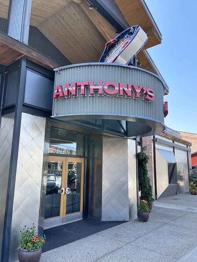 Where riverfront dining meets architectural brilliance. Anthony's combines brick, wood, and glass in a mountain-modern masterpiece that welcomes you with style. 