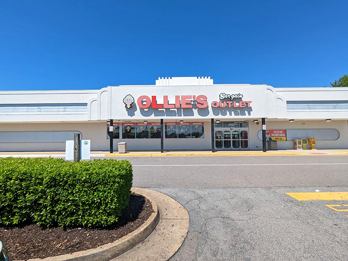 The unmistakable white-and-red fa&ccedil;ade of Ollie's in Virginia Beach beckons like a siren song to bargain hunters across Hampton Roads.