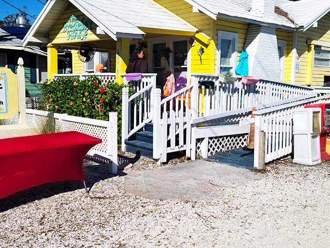 The cheerful yellow cottage with its white picket fence isn't just Instagram-worthy—it's a beacon of breakfast hope in Sarasota's Gillespie Park neighborhood.