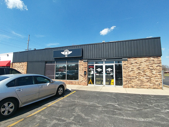 The unassuming exterior of Bombers BBQ proves once again that culinary treasures often hide in the most modest packages.