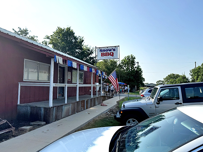 The unassuming exterior of Snow's BBQ under the Texas sky, where BBQ dreams come true before most people have their first cup of coffee.