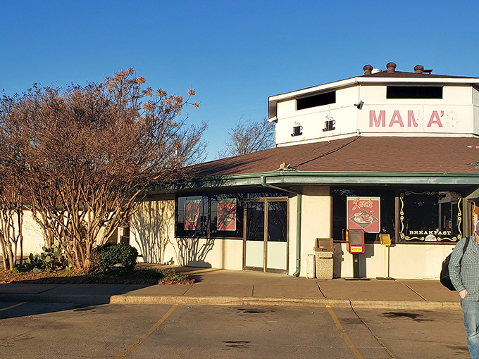 The unassuming exterior of Mama's Daughters' Diner promises what fancy restaurants can't &ndash; honest food that hugs your soul from the inside out.