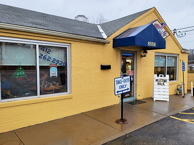 The little yellow house that could! This unassuming breakfast spot in Moon Township promises big flavors behind its modest fa&ccedil;ade.