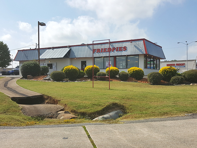 The unassuming exterior of Fried Pies in Jacksonville might not scream "food paradise," but locals know this modest building houses pure culinary magic.