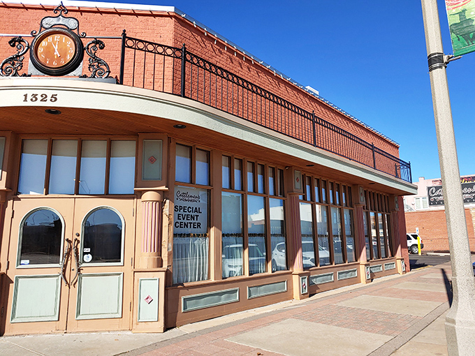 That iconic sign has beckoned hungry Oklahomans for generations, promising carnivorous delights that fully deliver on the Stockyards City legacy.