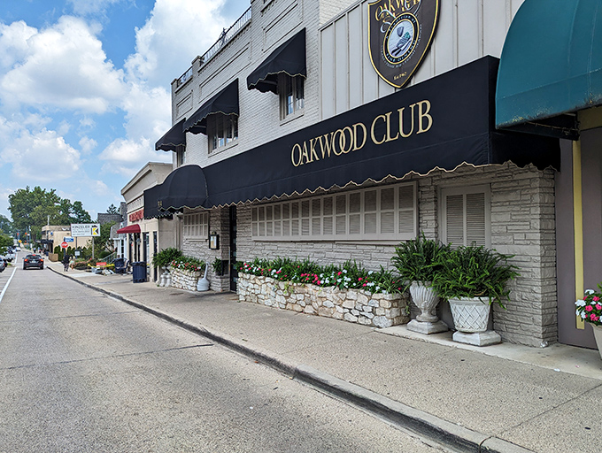The classic fa&ccedil;ade of the Oakwood Club stands proudly in Dayton, like that friend who never changes but you wouldn't want them to anyway.