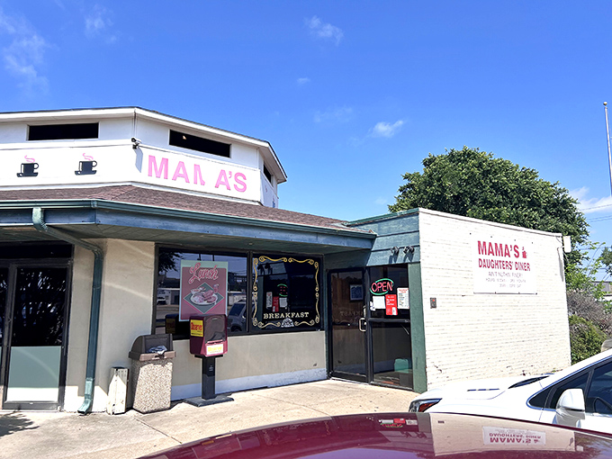 The unassuming exterior of Mama's Daughters' Diner promises what fancy restaurants can't &ndash; honest food that hugs your soul from the inside out.