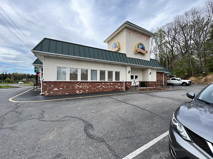 The unassuming exterior of The Great 611 Steak Company stands like a culinary lighthouse in Roanoke, promising carnivorous delights within those brick walls.
