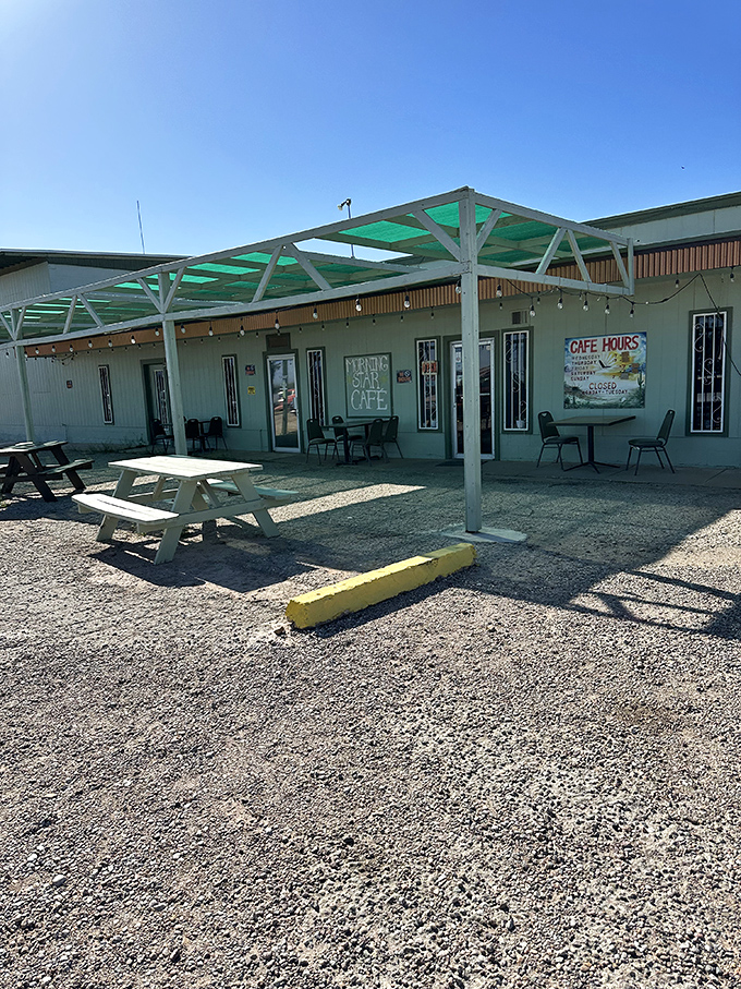 The unassuming turquoise exterior of Morning Star Cafe beckons like a desert mirage, promising breakfast salvation to weary travelers and hungry locals alike.