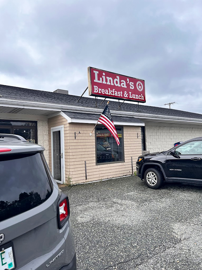 The unassuming exterior of Linda's hides breakfast treasures within, like finding a pearl in the most ordinary-looking oyster. 