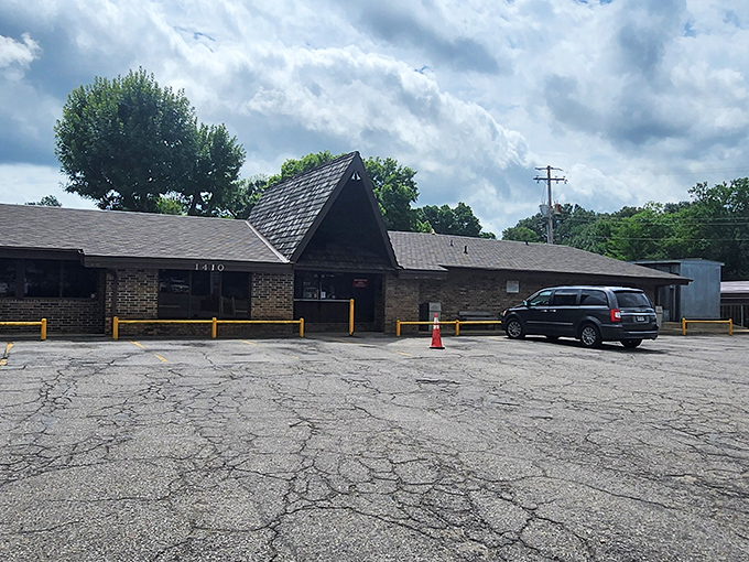 The unassuming exterior of Feltner's Whatta-Burger proves once again that culinary treasures often hide in plain sight, no neon required.