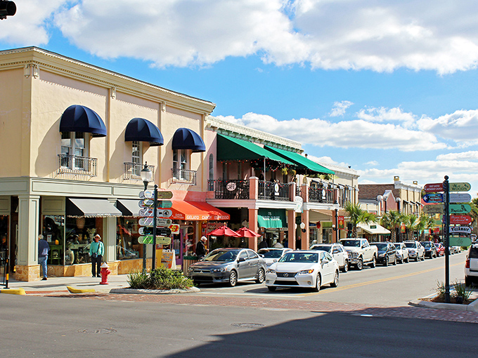 Mount Dora's downtown strip looks like it was designed by someone who actually likes people&mdash;colorful buildings, palm trees, and not a chain store in sight.