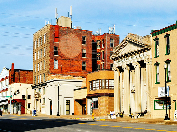 Historic Hannibal's Main Street captures that perfect small-town America vibe&mdash;brick buildings that have witnessed generations of stories and still have plenty to tell.