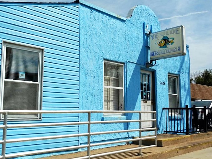 That iconic blue exterior isn't just eye-catching—it's practically a lighthouse guiding hungry travelers to seafood paradise in landlocked Indiana.