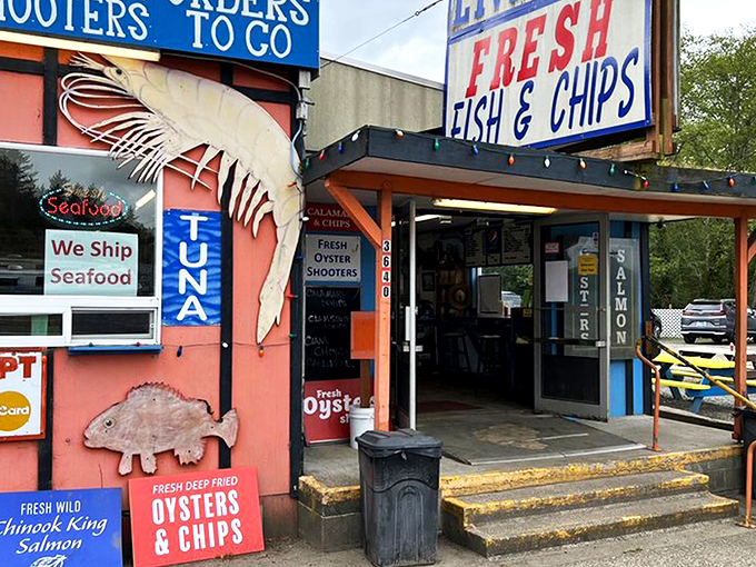 The iconic blue exterior of South Beach Fish Market calls to seafood lovers like a lighthouse to ships. Fish art that means business!