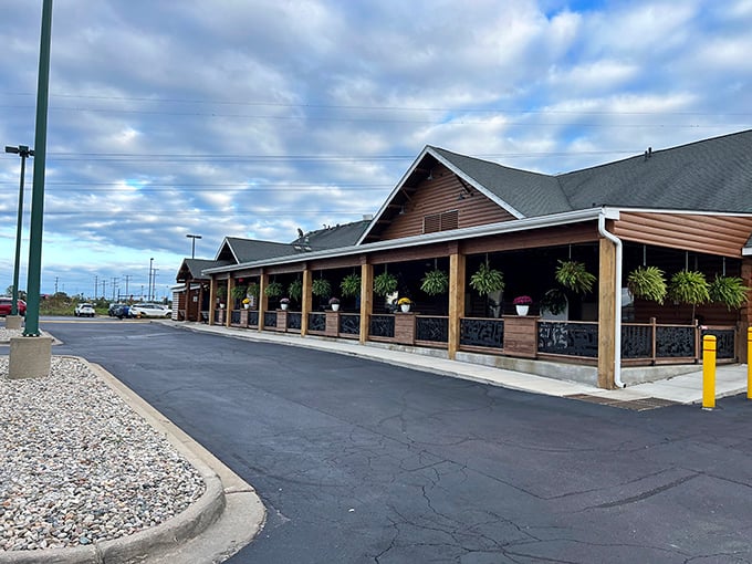 The rustic lodge-like exterior of Aspen Restaurant welcomes hungry travelers with its wooden fa&ccedil;ade and hanging plants, like a cozy mountain retreat transplanted to Macomb.