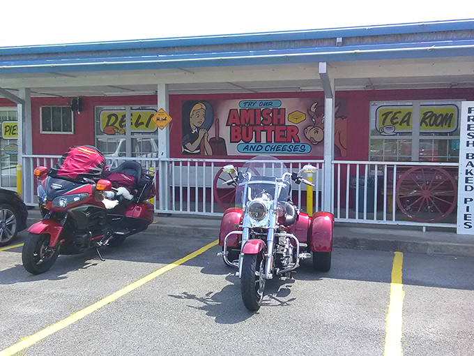 Where bikers and buggies collide! This Amish oasis in Muskogee is like a culinary time machine, serving up comfort food with a side of cultural fusion.