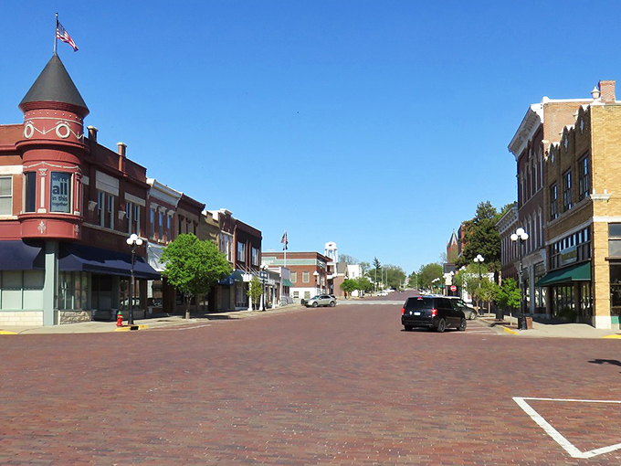 Main Street America isn't just alive in Marysville &ndash; it's thriving! The quintessential small-town charm makes you wonder if you've time-traveled to a simpler era.