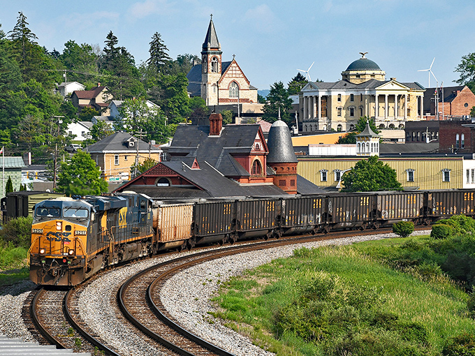 Downtown Oakland charms with its classic brick buildings and red awnings, like a Norman Rockwell painting where you can actually get Wi-Fi.