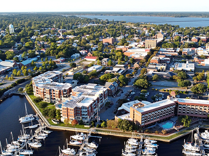 New Bern unfolds where two rivers meet, its historic charm and waterfront marina creating the perfect postcard nobody bothered to tell you about.