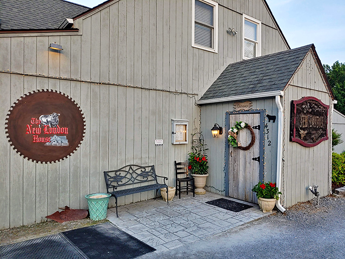 The unassuming exterior of New London Steak House proves once again that culinary treasures often hide in plain sight.