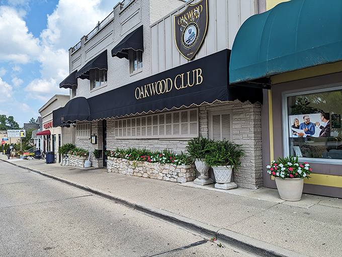 The classic fa&ccedil;ade of the Oakwood Club stands proudly in Dayton, like that friend who never changes but you wouldn't want them to anyway.