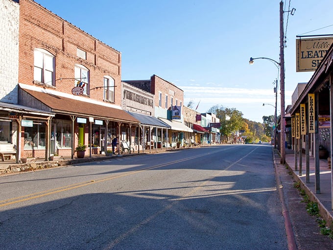 Main Street Hardy looks like it was plucked straight from a 1950s postcard, where time slows down and conversations speed up.
