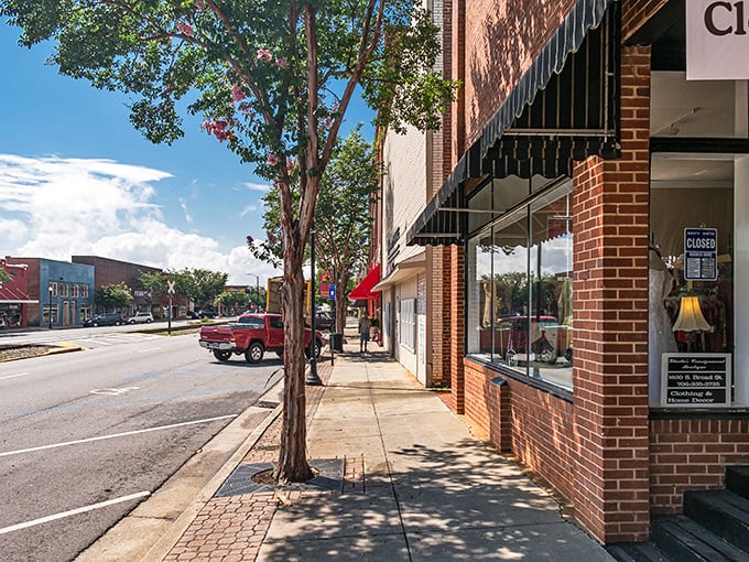 Where small-town charm meets railroad history. Commerce's main street invites you to slow down and savor a pace of life that feels refreshingly nostalgic.