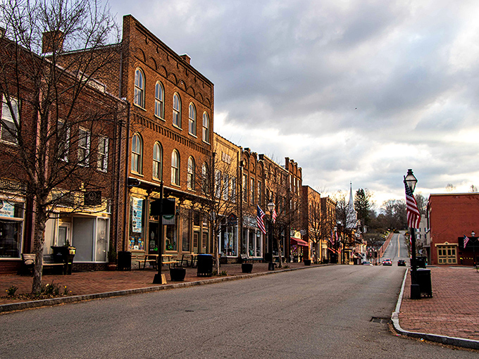 History you can touch! The Christopher Taylor House stands as a time capsule from 1778, when America was still figuring out its signature style.