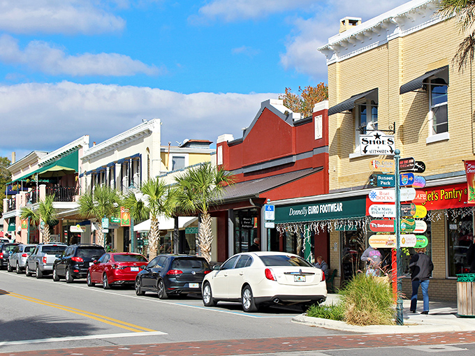 Mount Dora's downtown strip looks like it was designed by someone who actually likes people&mdash;colorful buildings, palm trees, and not a chain store in sight.