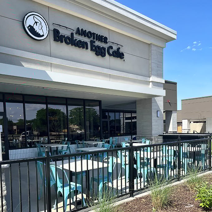 The gleaming exterior of Another Broken Egg Cafe stands out in Prairie Village like a beacon calling breakfast enthusiasts home.