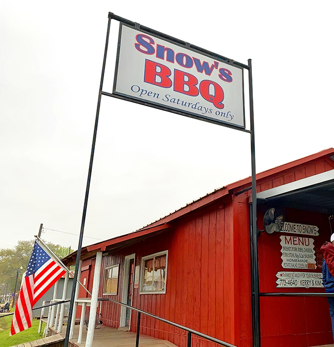 The unassuming exterior of Snow's BBQ under the Texas sky, where BBQ dreams come true before most people have their first cup of coffee.
