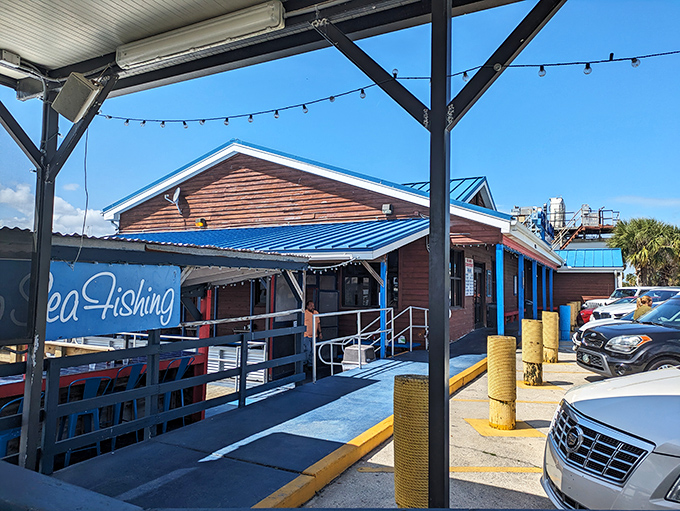 The unassuming exterior of Safe Harbor hides seafood treasures within—like finding the Hope Diamond at a yard sale.