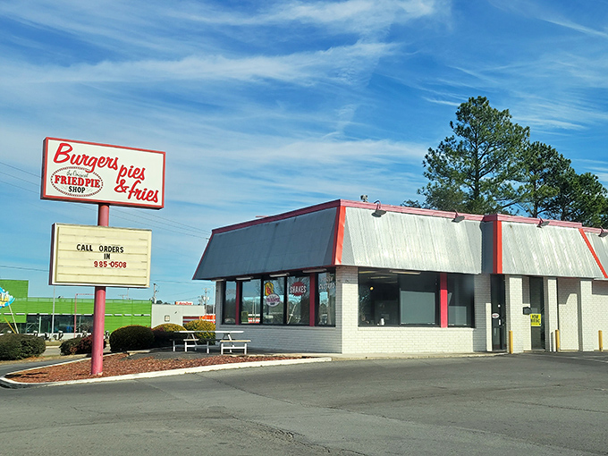 The unassuming exterior of Fried Pies in Jacksonville might not scream "food paradise," but locals know this modest building houses pure culinary magic.