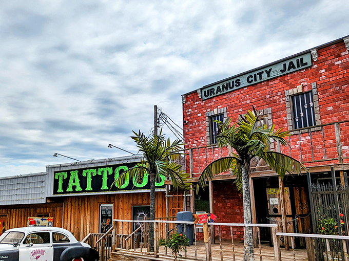 The "Uranus City Jail" facade perfectly captures the attraction's commitment to frontier-themed humor. Palm trees and hay bales create an unexpected Missouri oasis of quirky roadside charm.