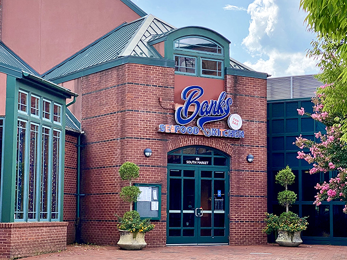 The brick fa&ccedil;ade and teal accents of Banks' Seafood Kitchen welcome you like an old friend who happens to have exceptional taste in architecture.