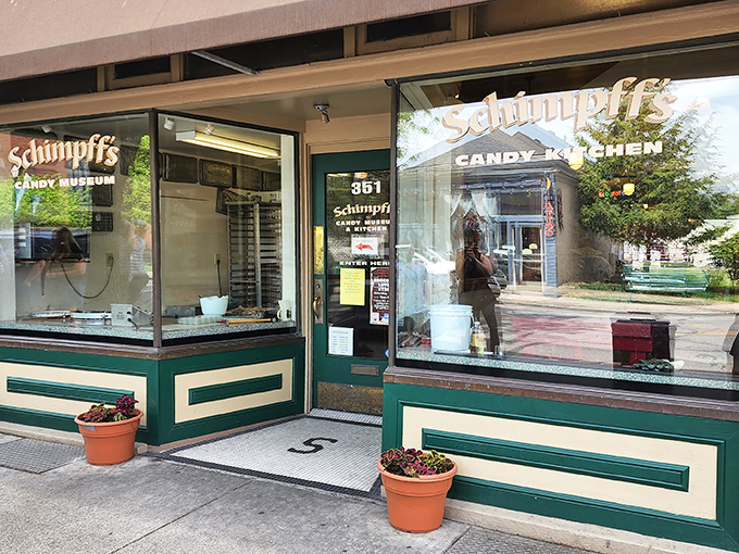 That iconic green and red sign has been stopping sweet-toothed travelers in their tracks for generations. Resistance is futile.
