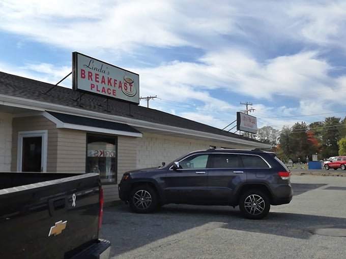The unassuming exterior of Linda's hides breakfast treasures within, like finding a pearl in the most ordinary-looking oyster.