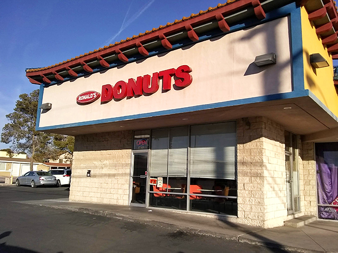 The unassuming facade of donut paradise – where Vegas locals have been getting their morning fix since 1973, no neon required.