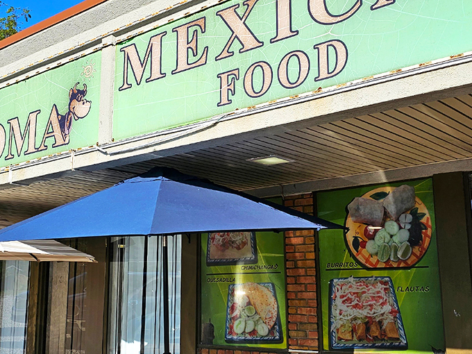 The unassuming exterior of Taqueria La Loma might not scream "culinary destination," but that green sign is basically a beacon for tamale lovers across Ohio.