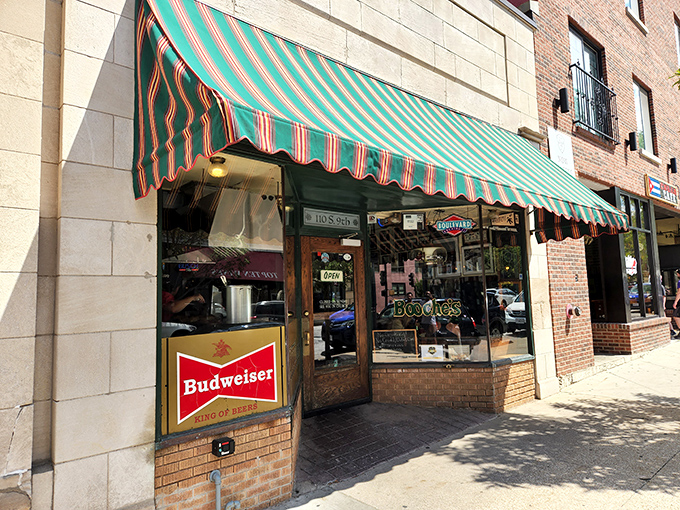The classic green-striped awning of Booches has been welcoming hungry Columbians since 1884, promising simple pleasures that never go out of style.
