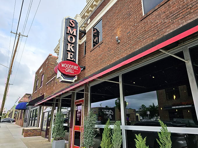 Brick and mortar never looked so inviting! SMOKE.'s exterior is like a siren call to hungry souls, with its vintage sign and cheery red door beckoning you inside.