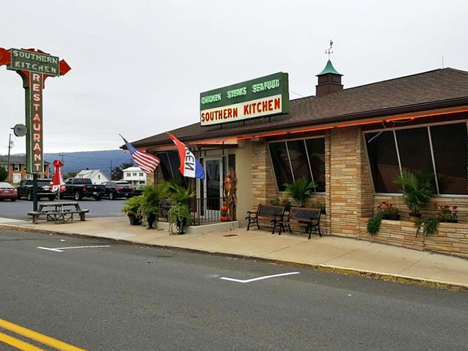 The unassuming exterior of Southern Kitchen in New Market beckons like an old friend, promising comfort food treasures that Virginia locals have cherished for generations.