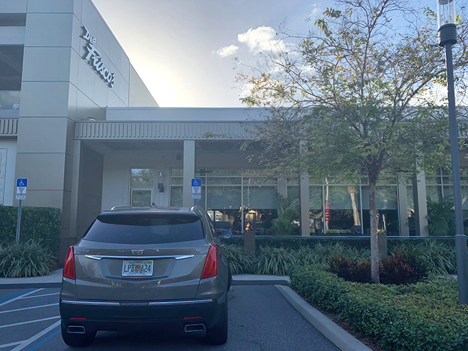 The understated exterior of Del Frisco's belies the carnivorous cathedral waiting inside. Like finding a Rolex in a paper bag.