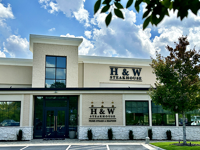 The unassuming exterior of H&W Steakhouse proves once again that the best culinary treasures often hide in plain sight.
